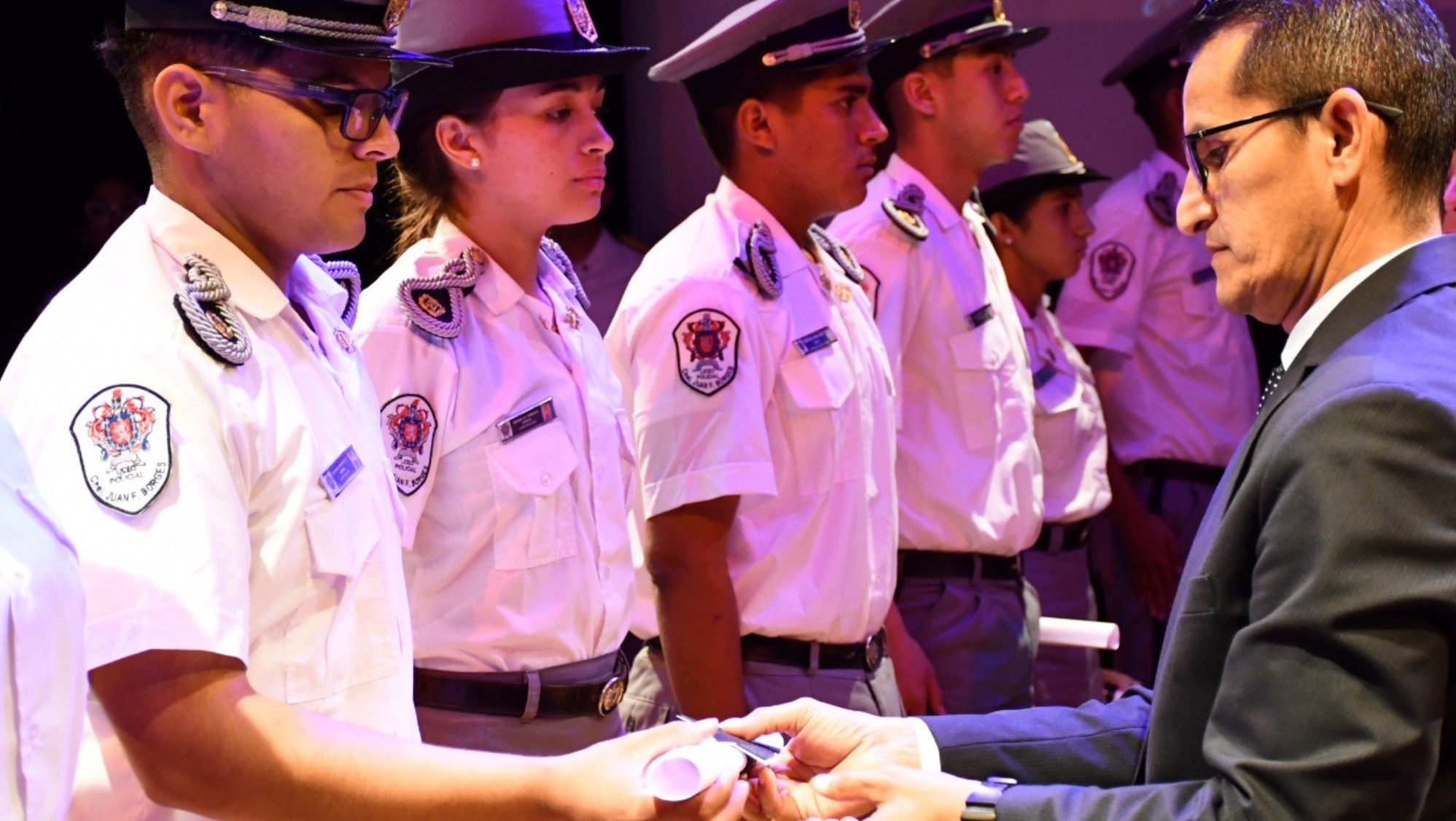 El Liceo Policial Mixto “Juan Francisco Borges” celebró el egreso de la ...